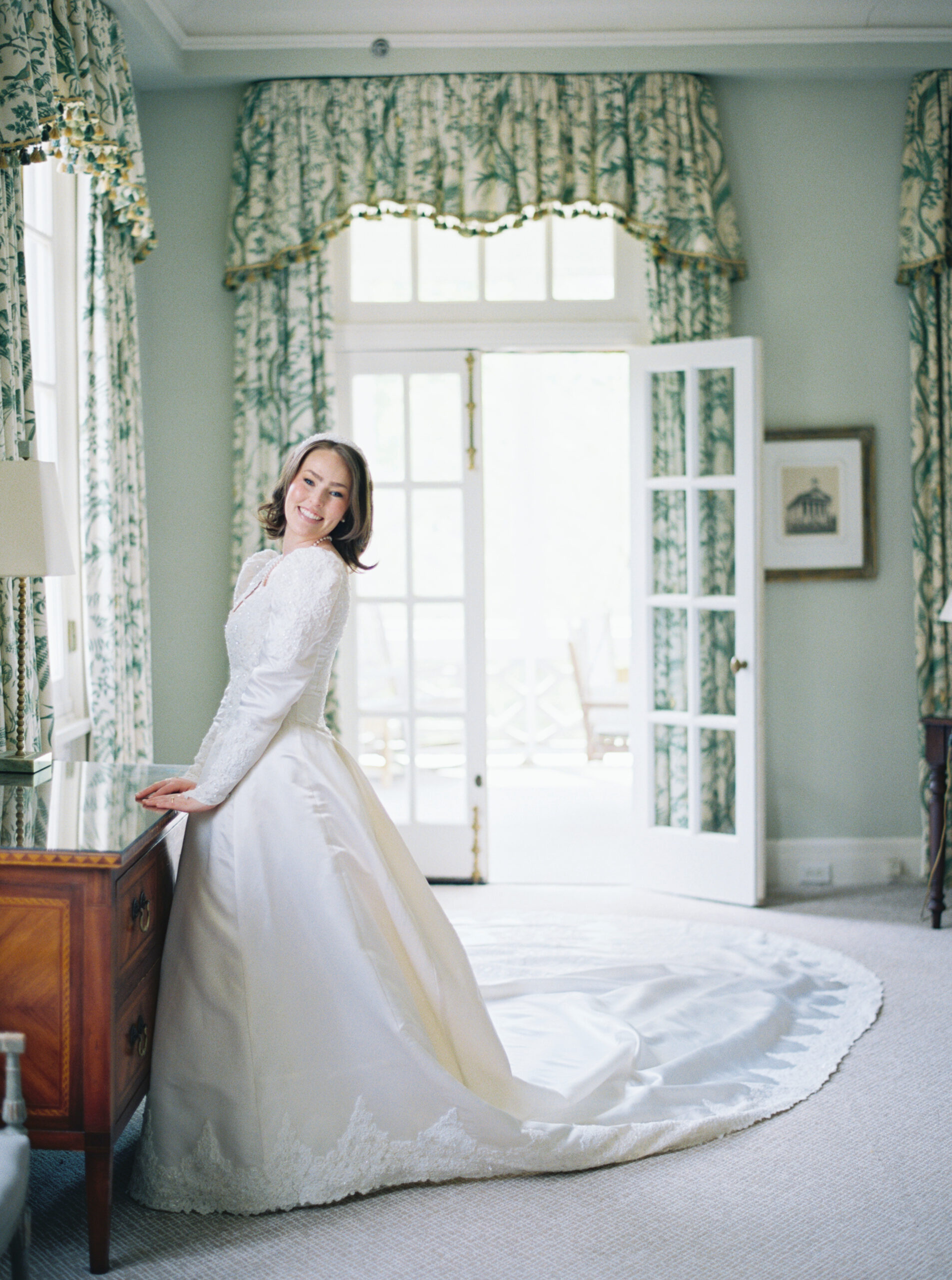 Creative Ways to Use Heirlooms In Your Wedding | Glamour & Grace